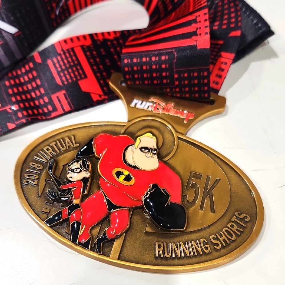 Disney Incredibles 5k Medal With Lanyard - Gem